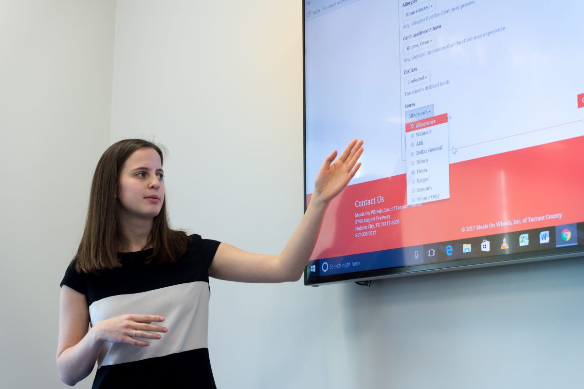 Computer Science Students Design Apps in Class - TCU Magazine